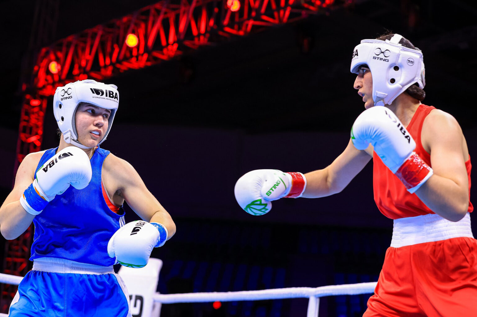 Victorious start for Estelle Mossely, a powerful debut for Megan de ...